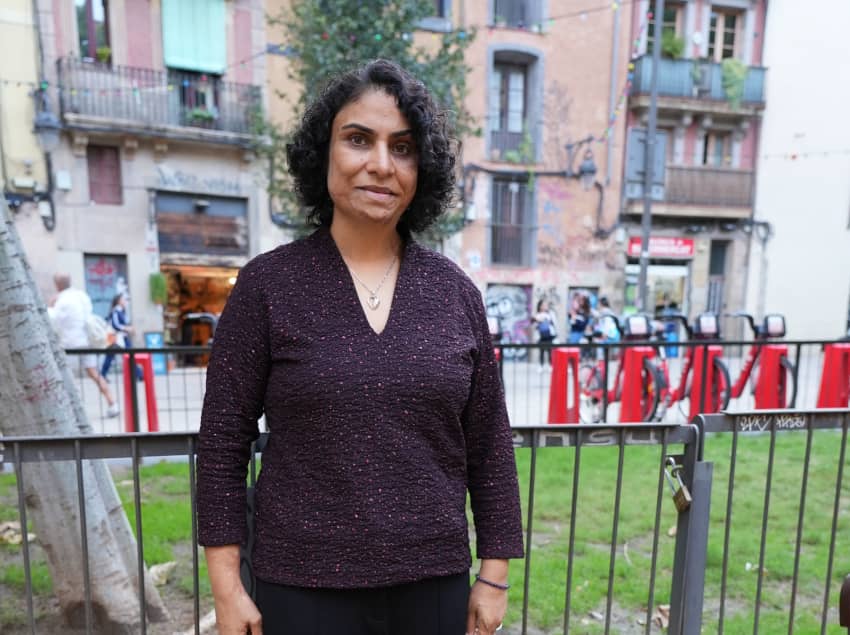 El viaje de Nadia Ghulam, la escritora afgana que tenía prohibido leer